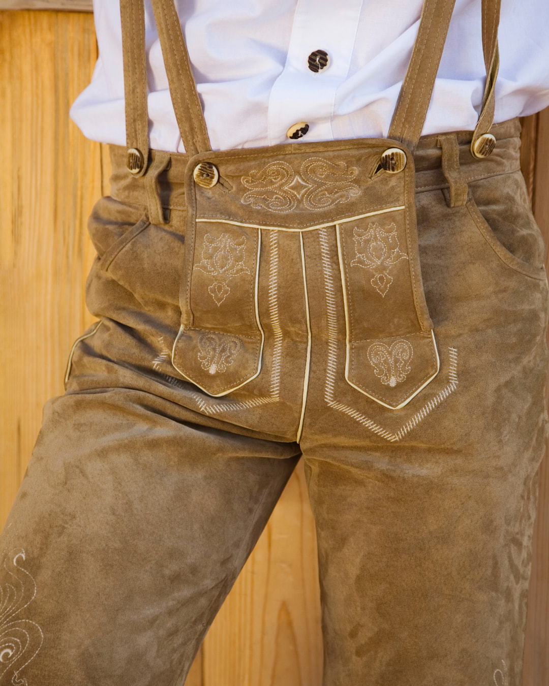 Traditional clothing in Austria » your guide to Dirndl & Lederhosen